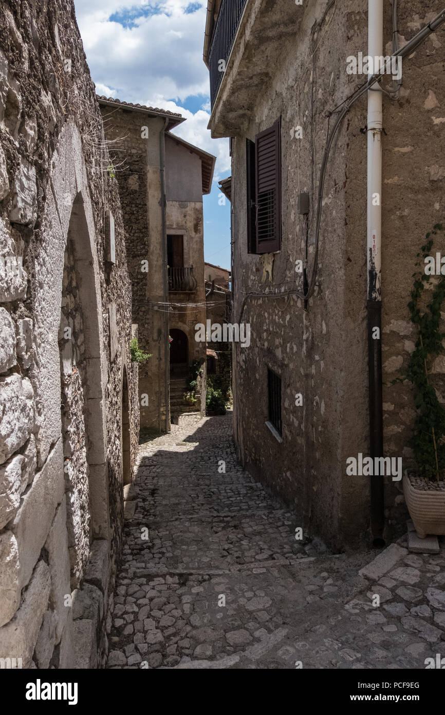 Medieval streets hi-res stock photography and images - Alamy