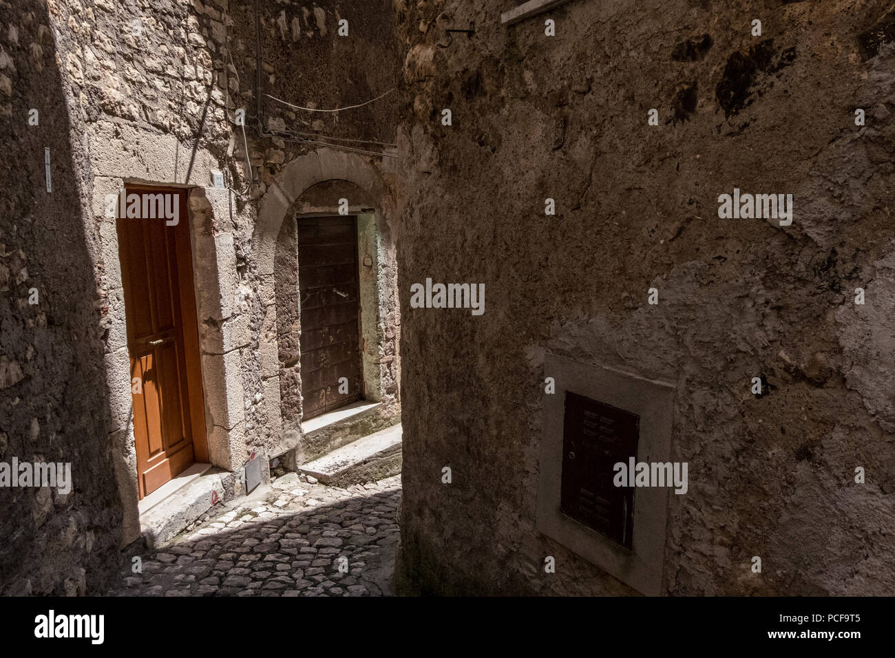 Narrow medieval town paths Stock Photo - Alamy