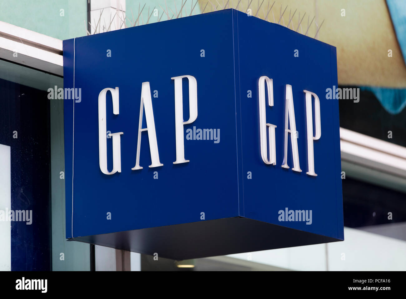 Gap clothing store sign logo hi-res stock photography and images - Alamy