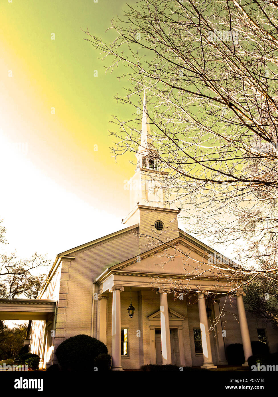 White wooden baptist church hi-res stock photography and images - Alamy