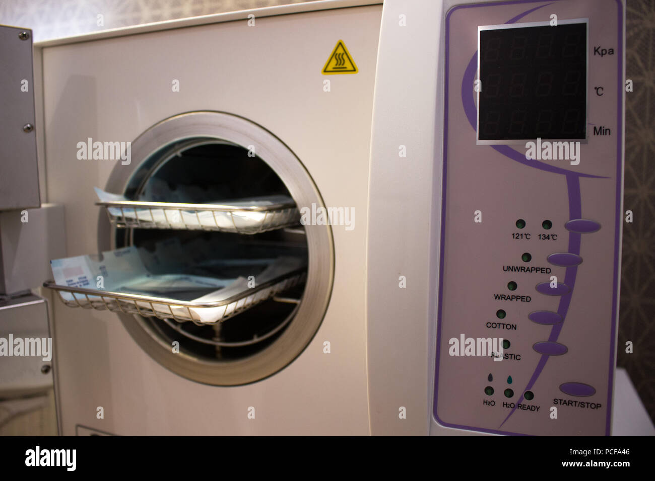 Autoclave cleaning hi-res stock photography and images - Alamy