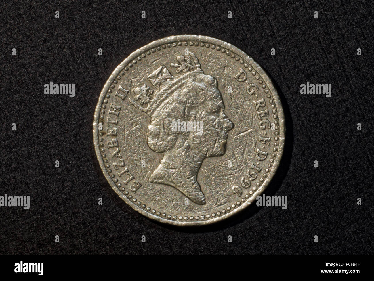 Queen elizabeth one pound stamp hi-res stock photography and images - Alamy