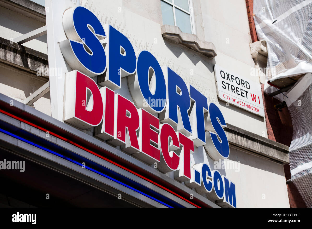 Sports direct shop london hi-res stock photography and images - Alamy