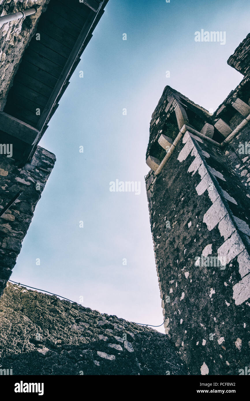 Worn stone walls hi-res stock photography and images - Alamy