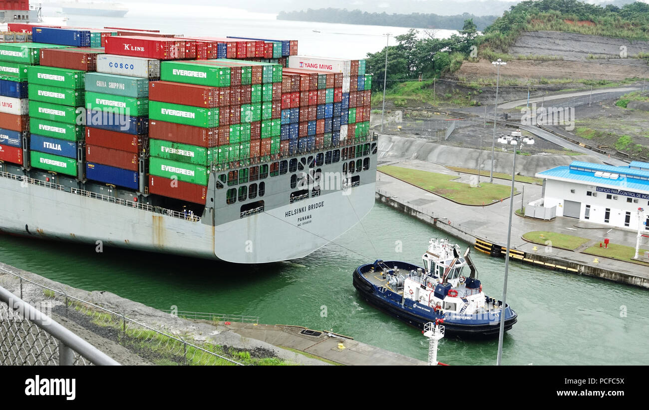 AGUA CLARA LOCK-COLON-PANAMA CANAL-DEC 10,2016: Tug boat "Cerro Itamut ...