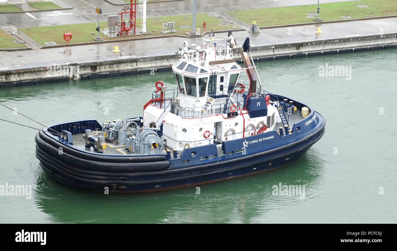 AGUA CLARA LOCK-COLON-PANAMA CANAL-DEC 10,2016: Tug boat "Cerro Itamut ...