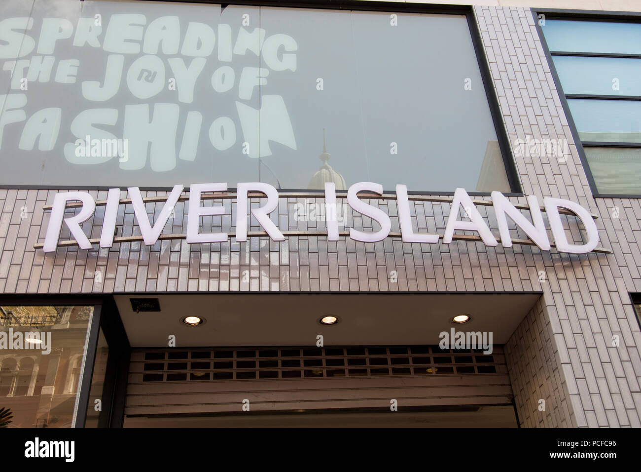 River island clothing shop store hi-res stock photography and images ...