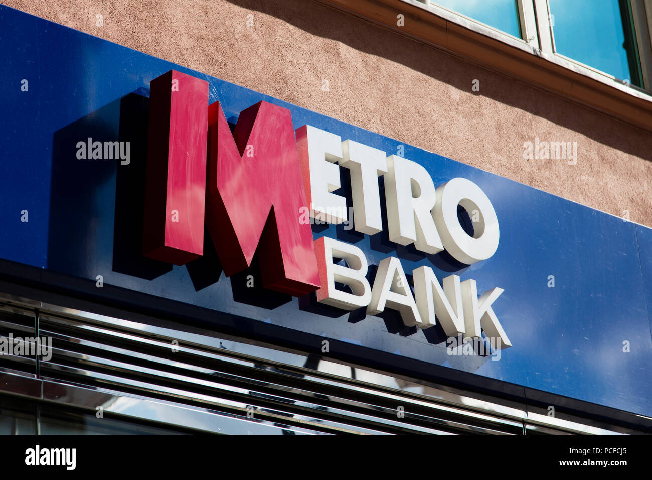 Metro Bank Logo Stock Photos & Metro Bank Logo Stock Images - Alamy