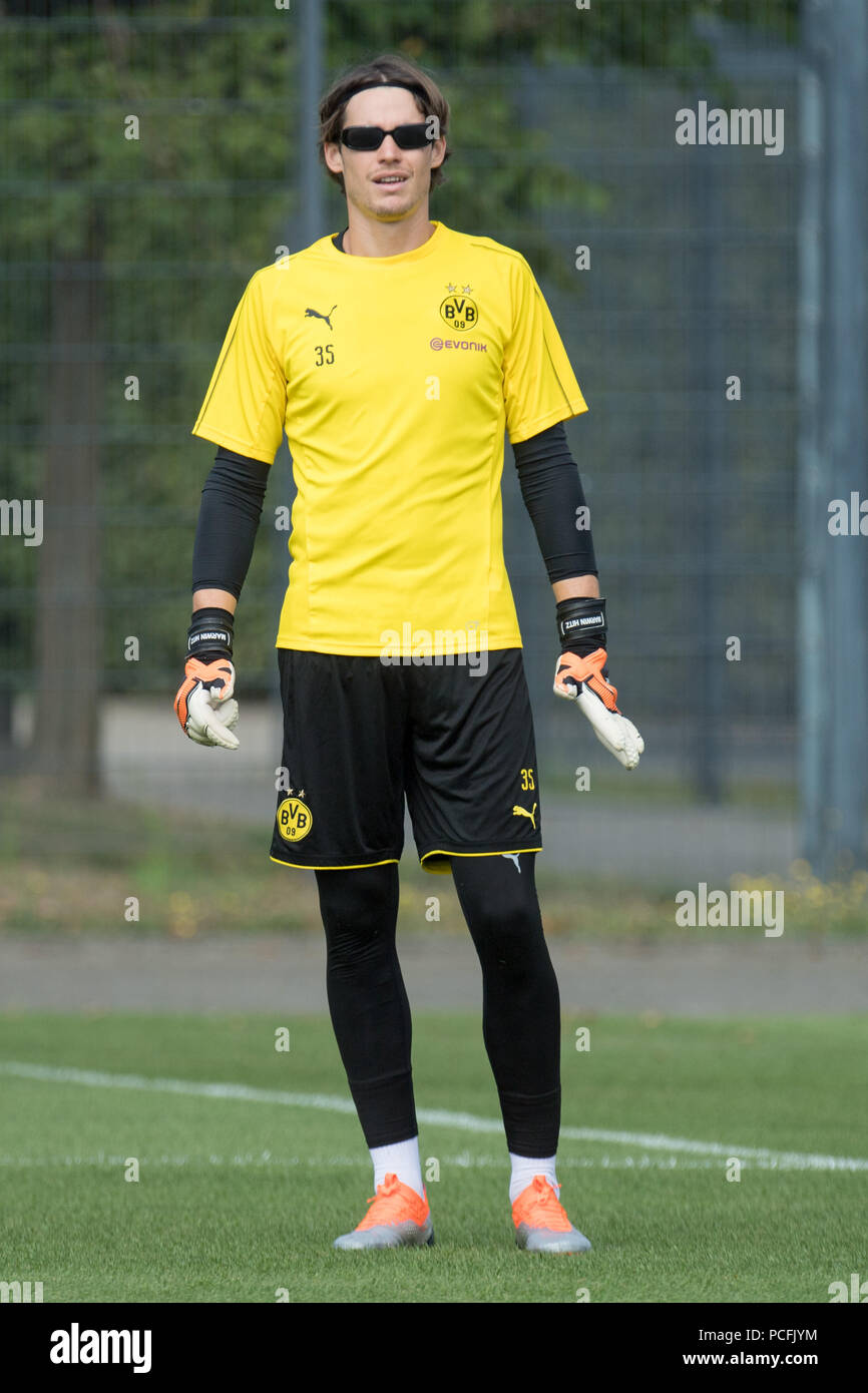 Goalkeeper Marvin HITZ (DO) trains with dark sunglasses, training ...