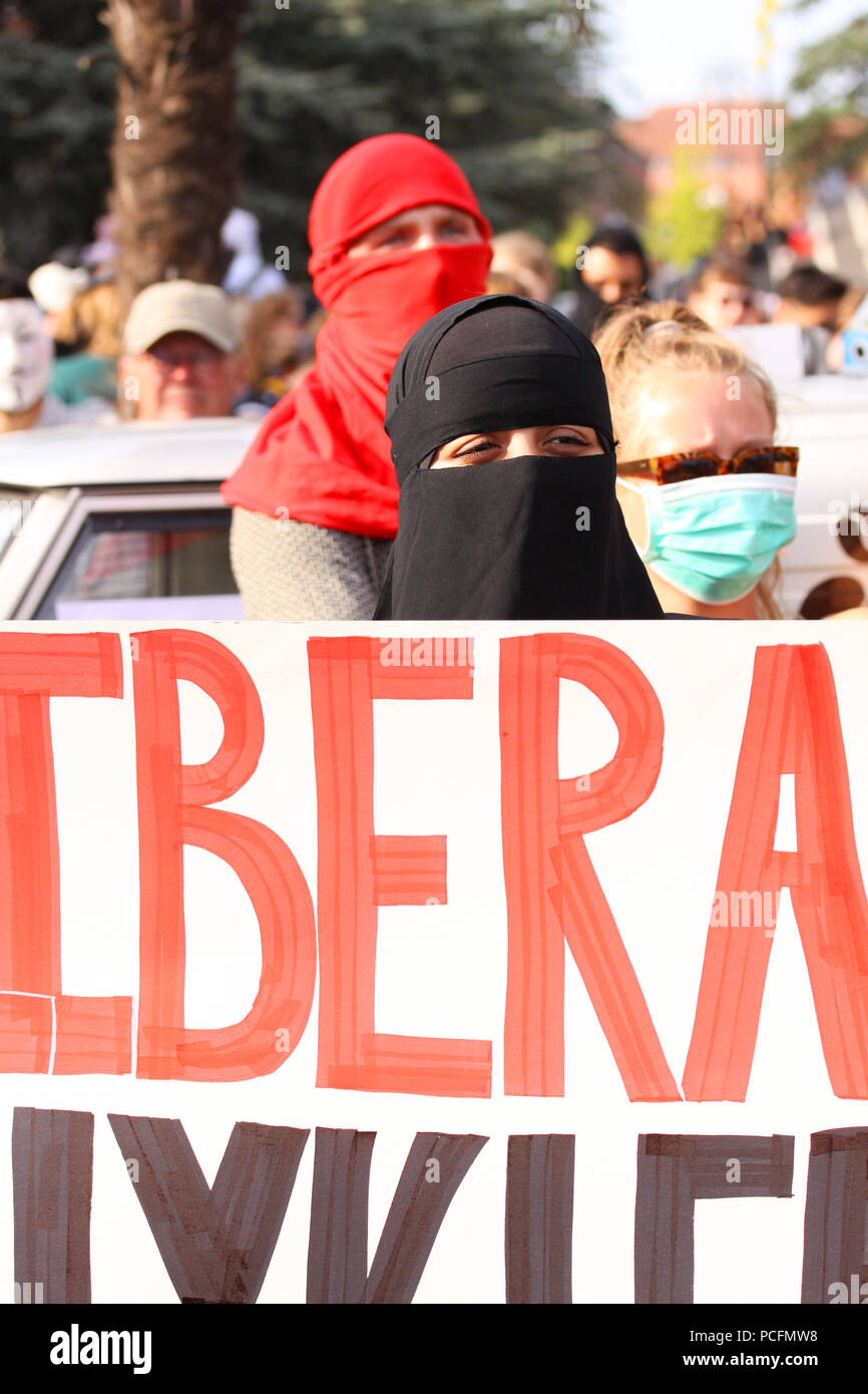 Burqa and niqab ban hi-res stock photography and images - Alamy