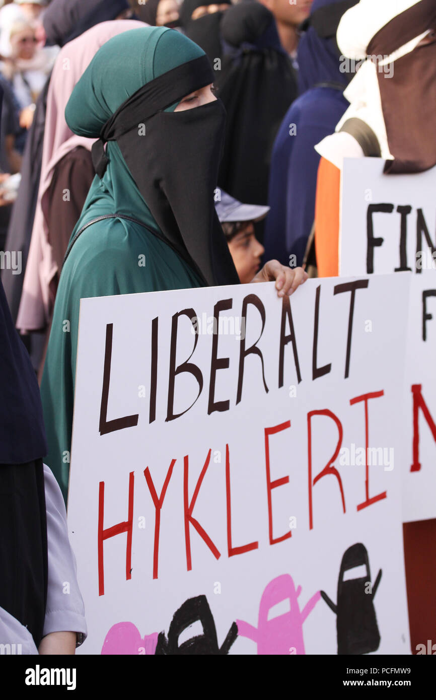 Burqa and niqab ban hi-res stock photography and images - Alamy