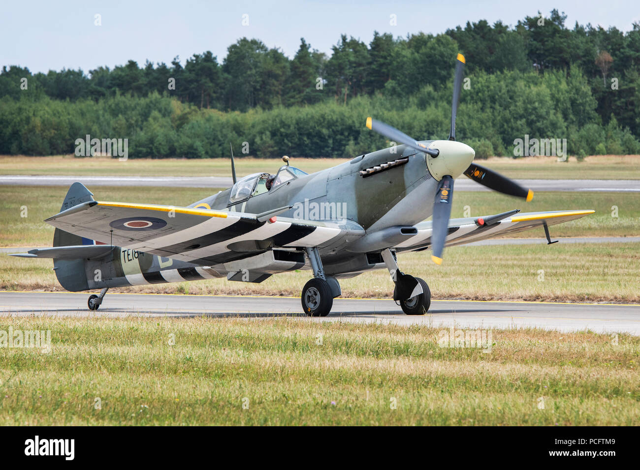 Raf spitfire hi-res stock photography and images - Alamy