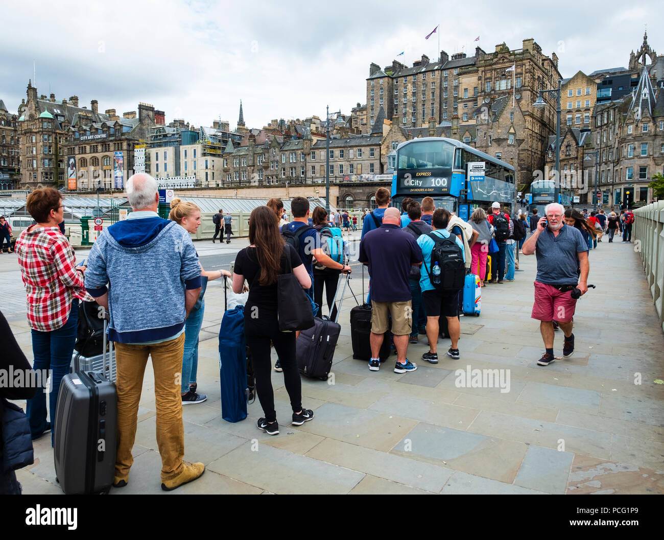 Queue airport hi-res stock photography and images - Alamy