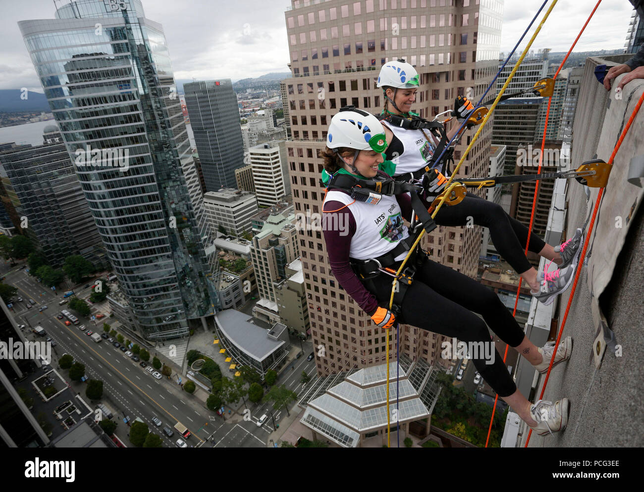 Vancouver, Canada. 2nd Aug, 2018. Participants rappel down the wall of ...
