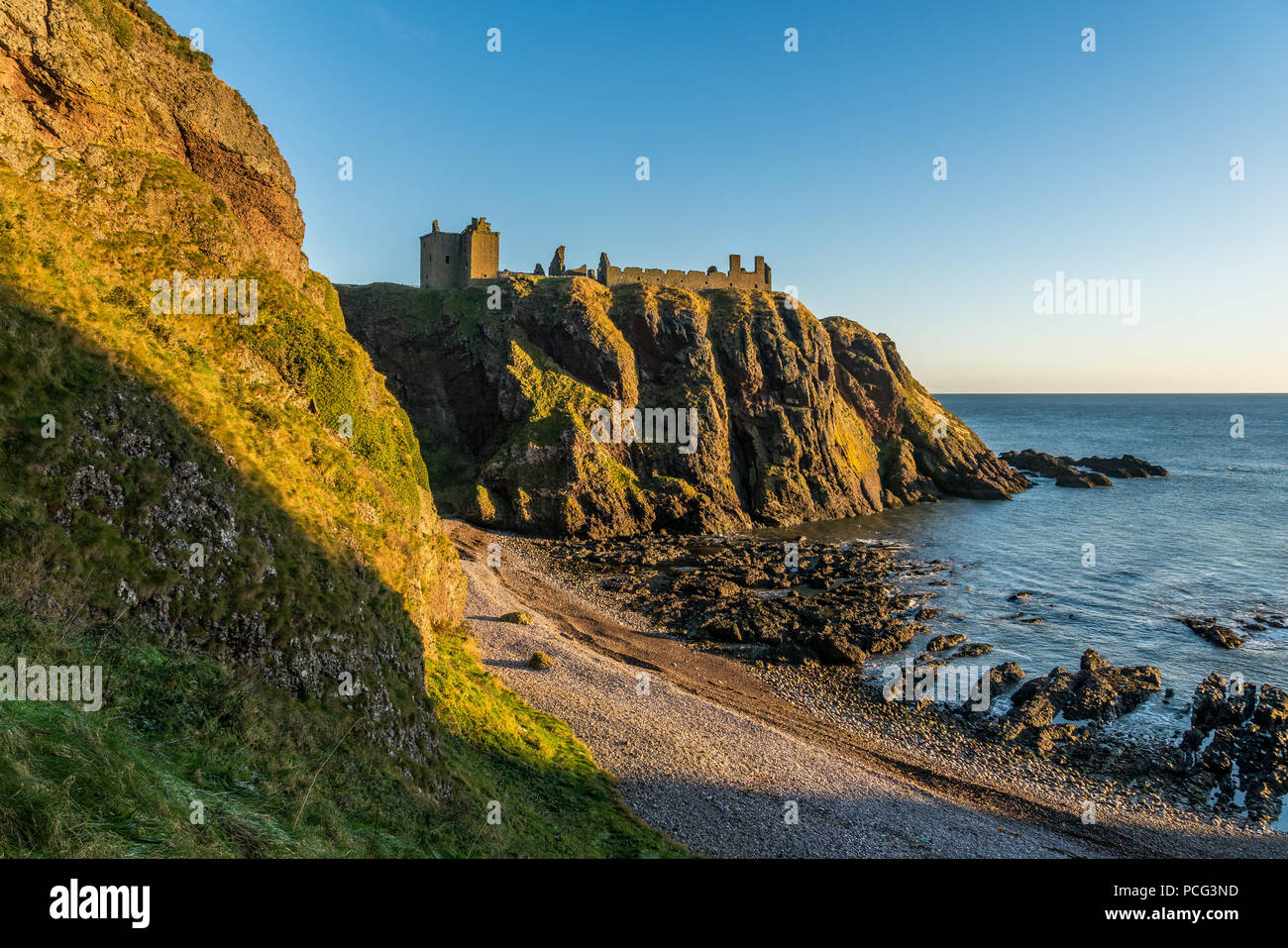 Dunottar castle hi-res stock photography and images - Alamy
