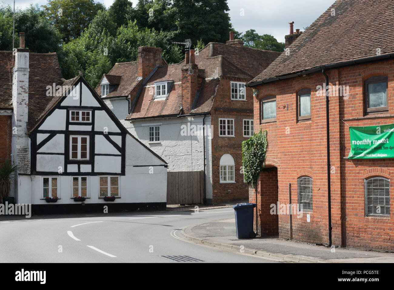 Bridge Square, Farnham, Surrey, UK, with the William Cobbett pub and ...