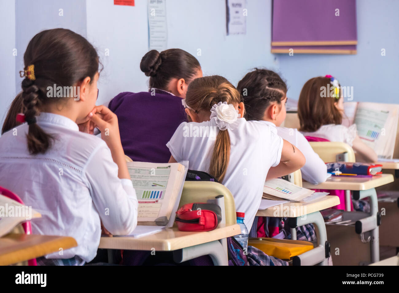 Student participating class hi-res stock photography and images - Alamy