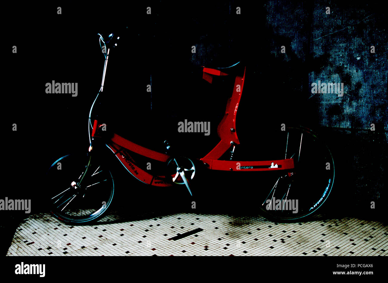 "lig- en stadsfiets" bicycle by Concrete (Pieter Lesage & Alexander ...