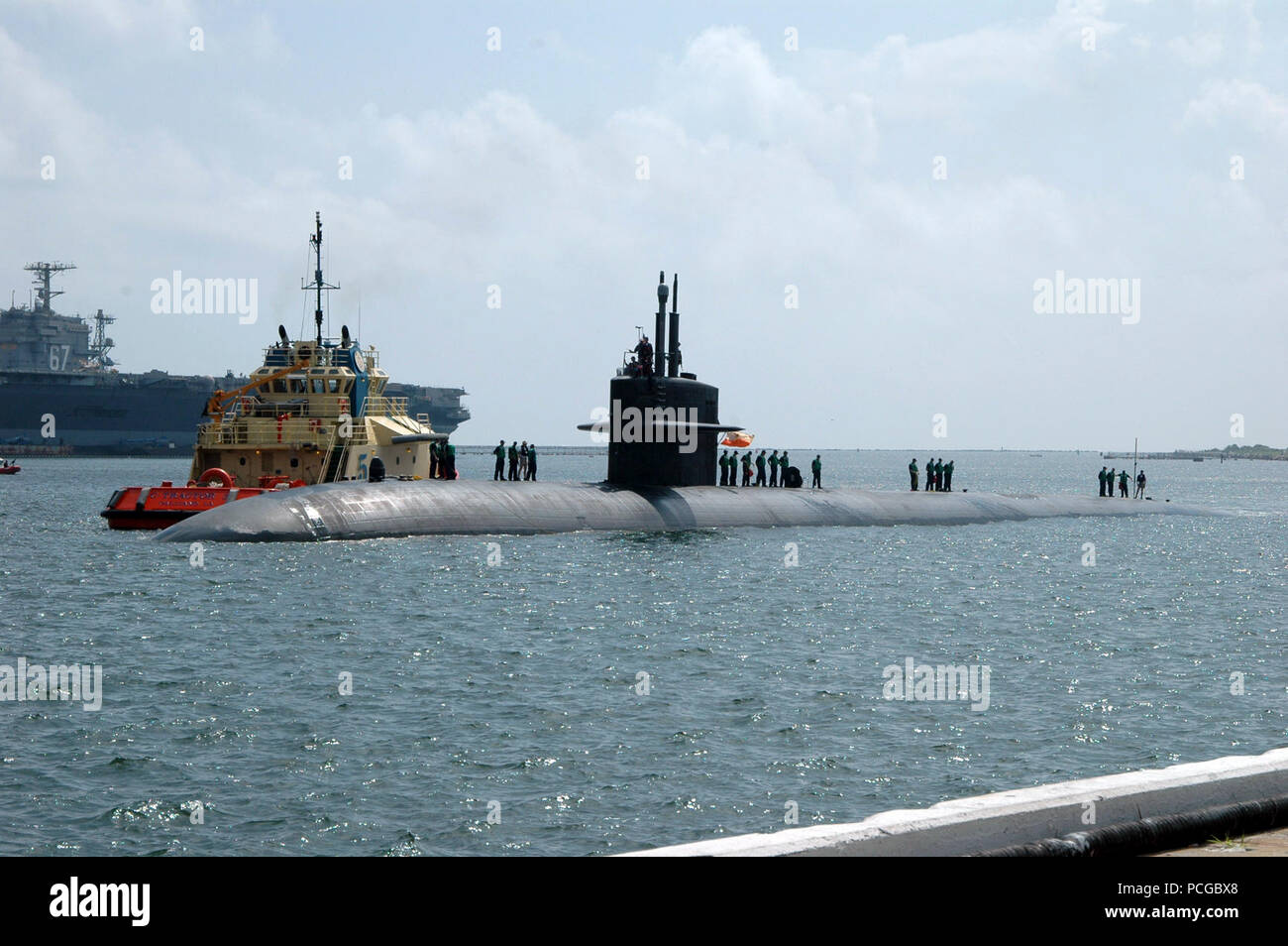 Fast-attack submarine USS Jacksonville prepares to moor pierside at ...