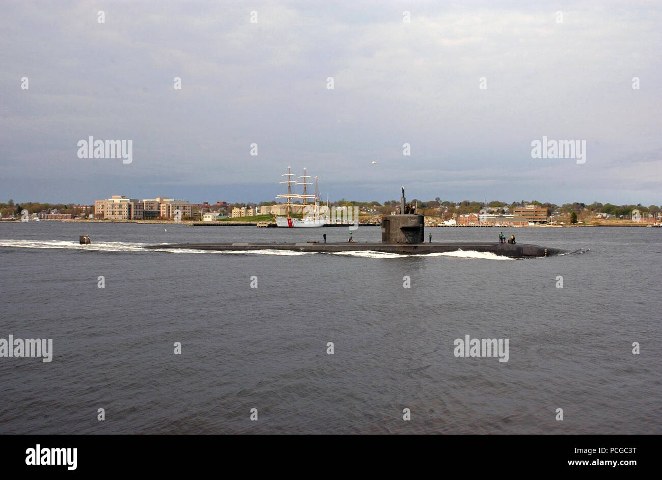 The Los Angeles-class attack submarine USS Philadelphia passes the U.S ...