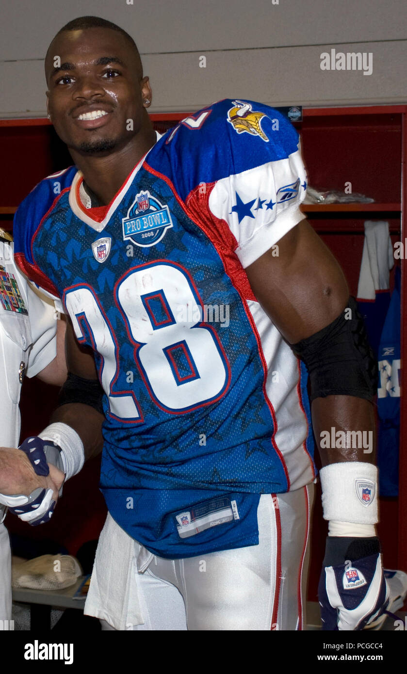 Professional football player hi-res stock photography and images - Alamy