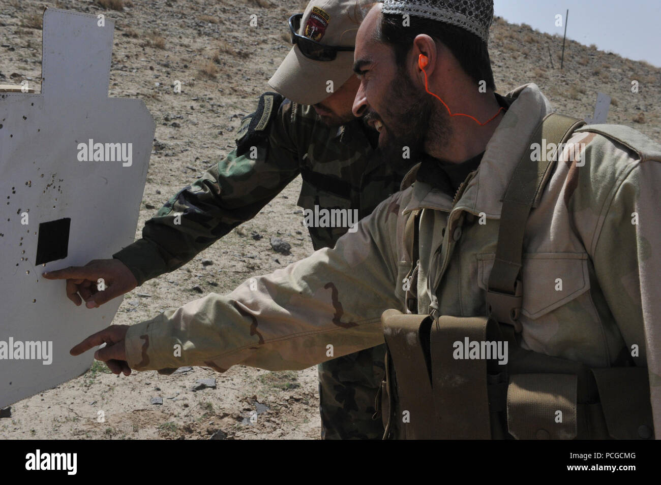 Weapons handling training program hi-res stock photography and images ...