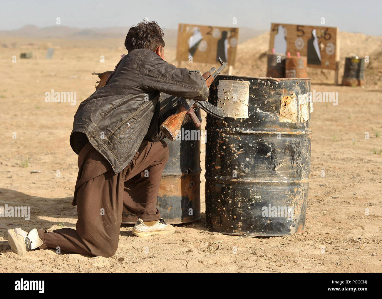 Weapons handling test hi-res stock photography and images - Alamy