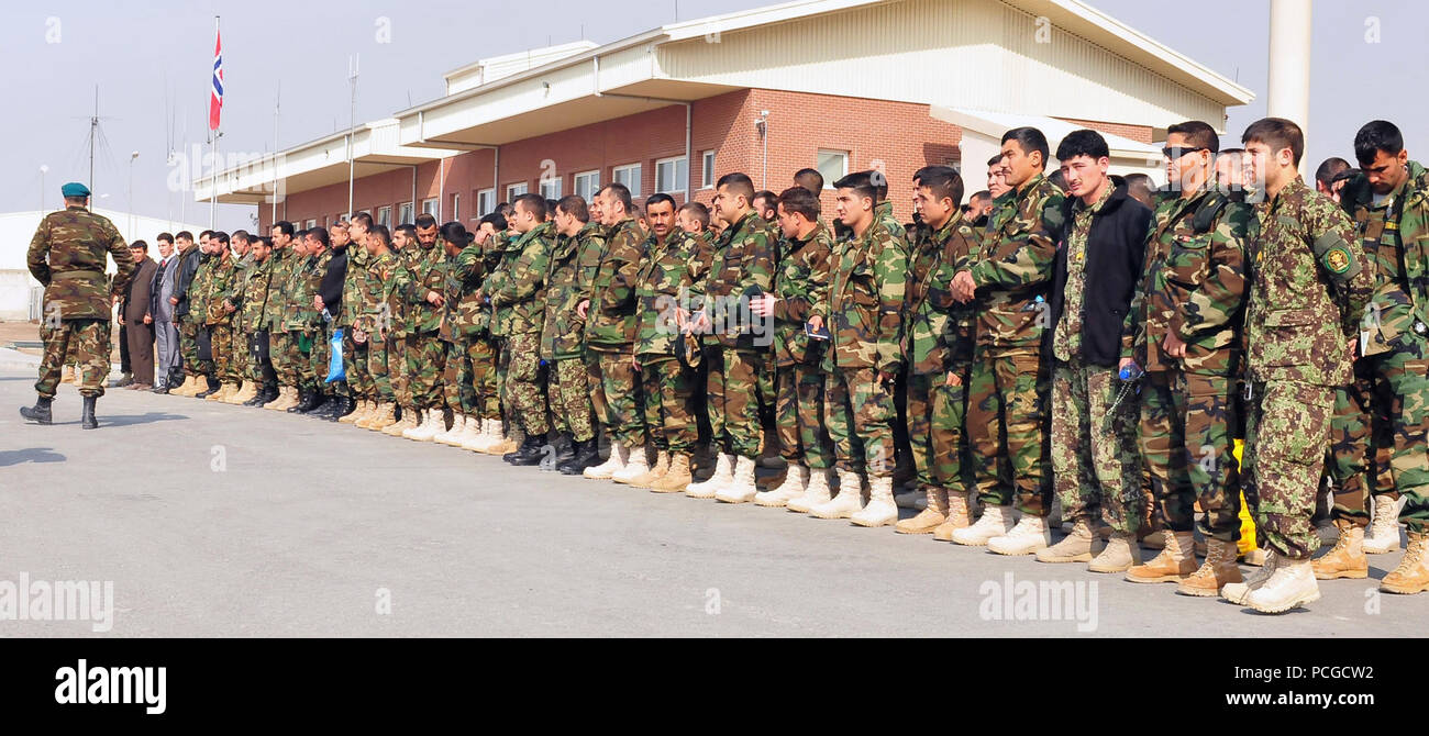 Us army soldier training formation hi-res stock photography and images ...