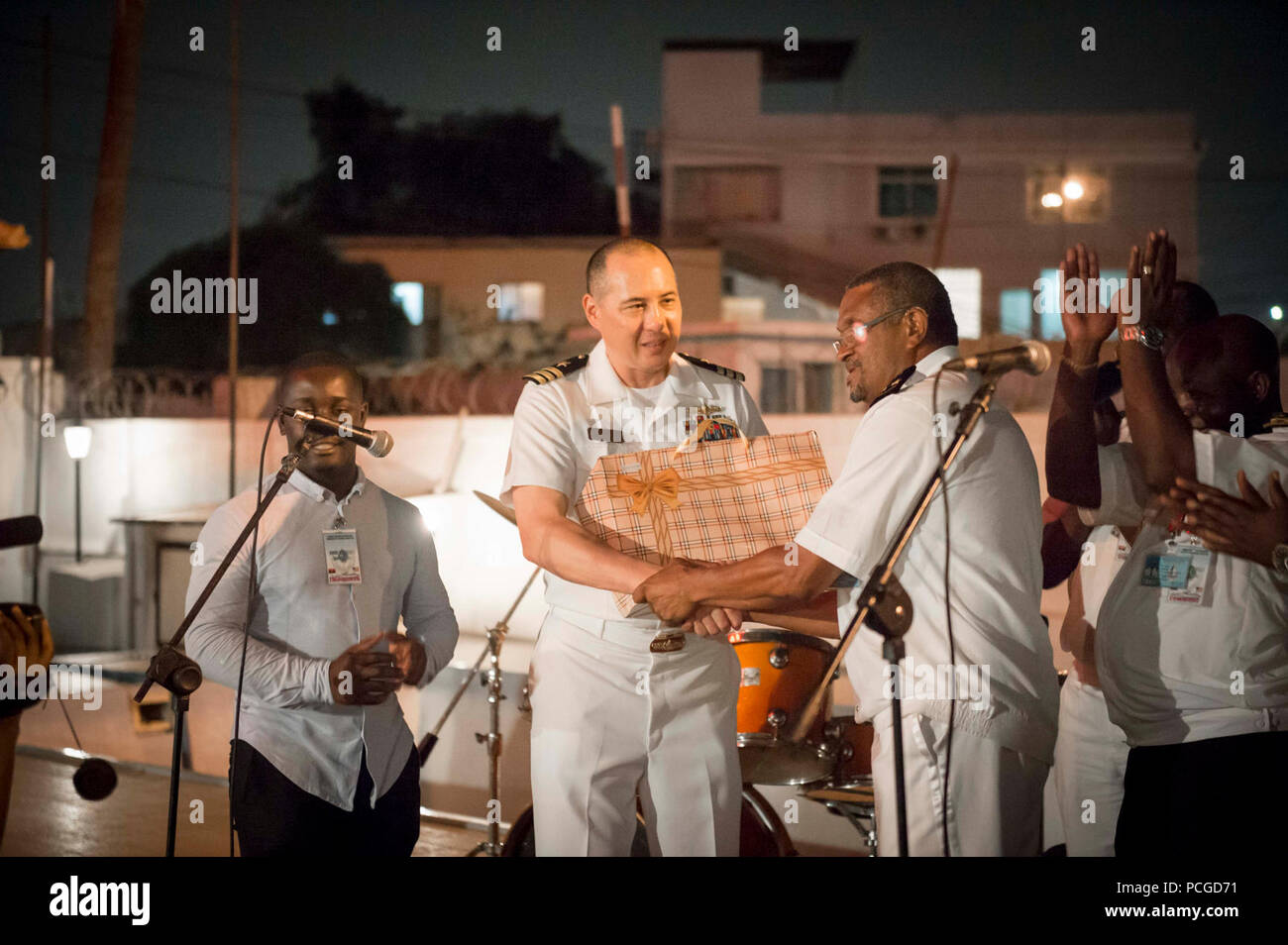 Angolan navy hi-res stock photography and images - Alamy