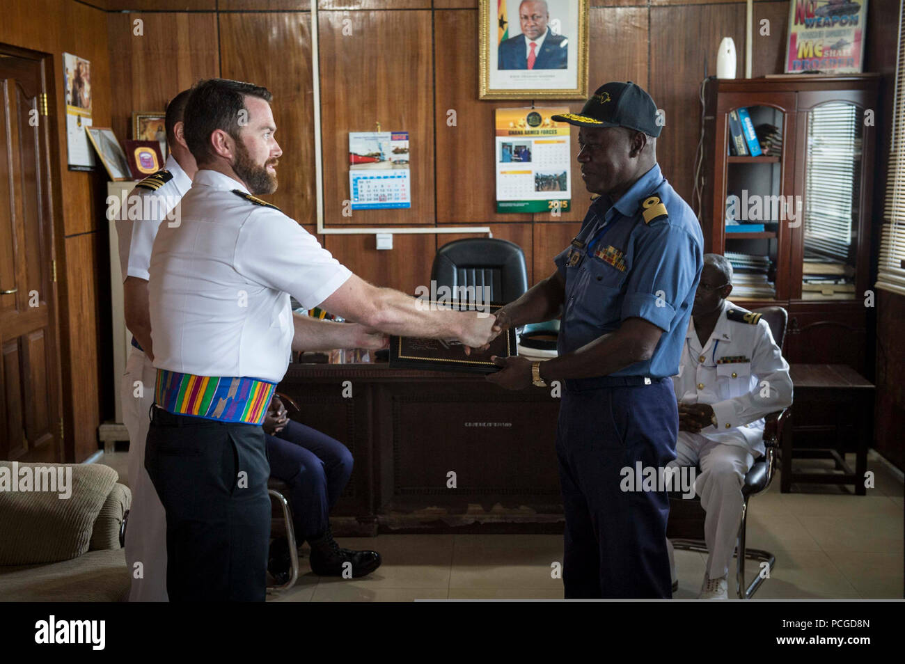 Us navy ships fleet hi-res stock photography and images - Alamy