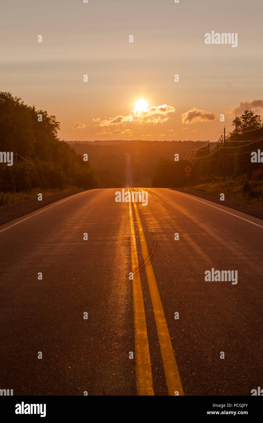Long winding road at sunset hi-res stock photography and images - Alamy