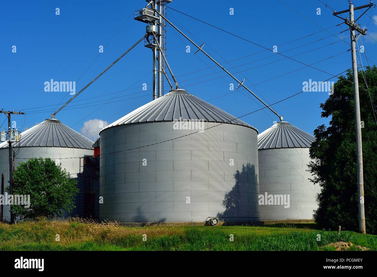 Small grain storage tanks hi-res stock photography and images - Alamy