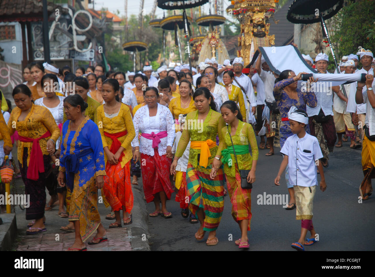 A Hindu temple procession, walking through the streets of Ubud, Bali ...