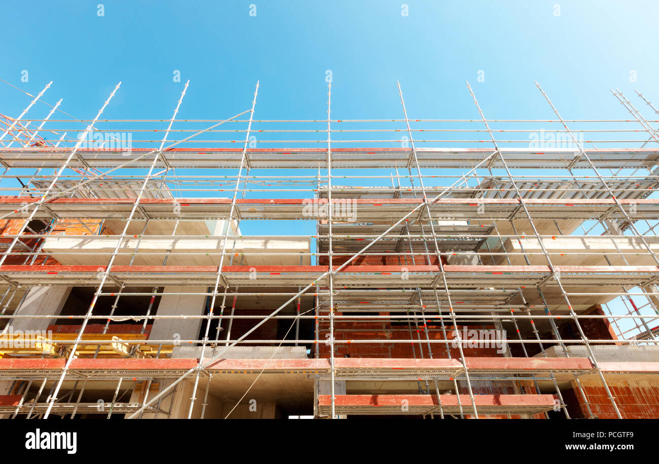 Building, construction site in progress to new house, scaffold Stock Photo - Alamy