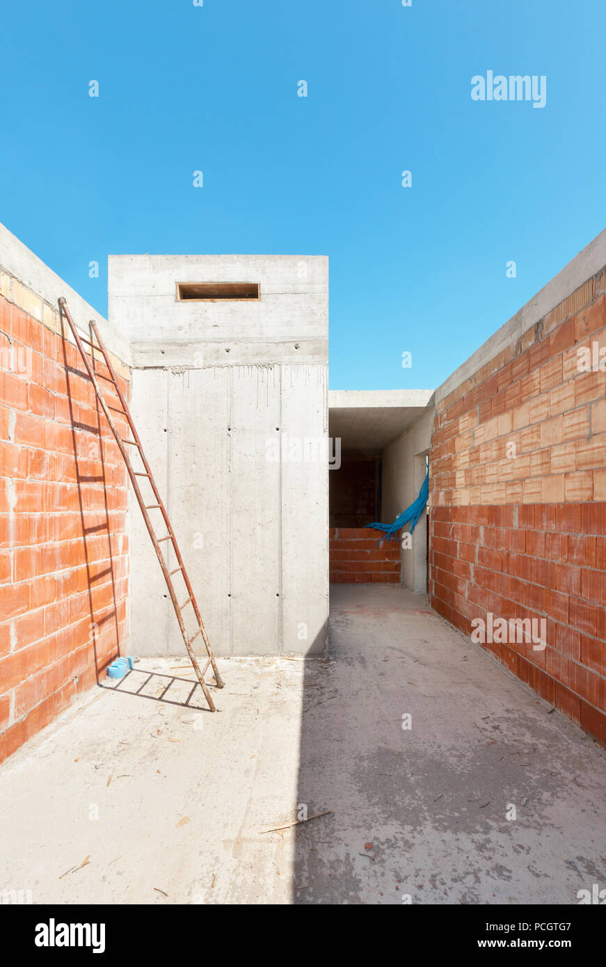 Building, construction site in progress to new house, brick wall Stock Photo - Alamy