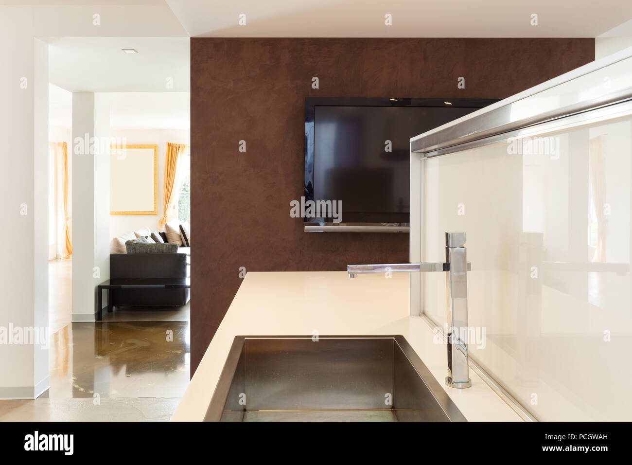 Kitchen sink view hi-res stock photography and images - Alamy