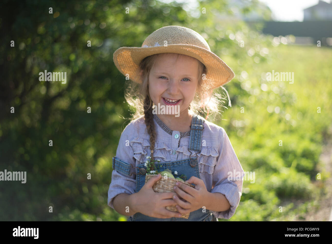 Happy face of little helper girl during fall gardening Stock Photo - Alamy