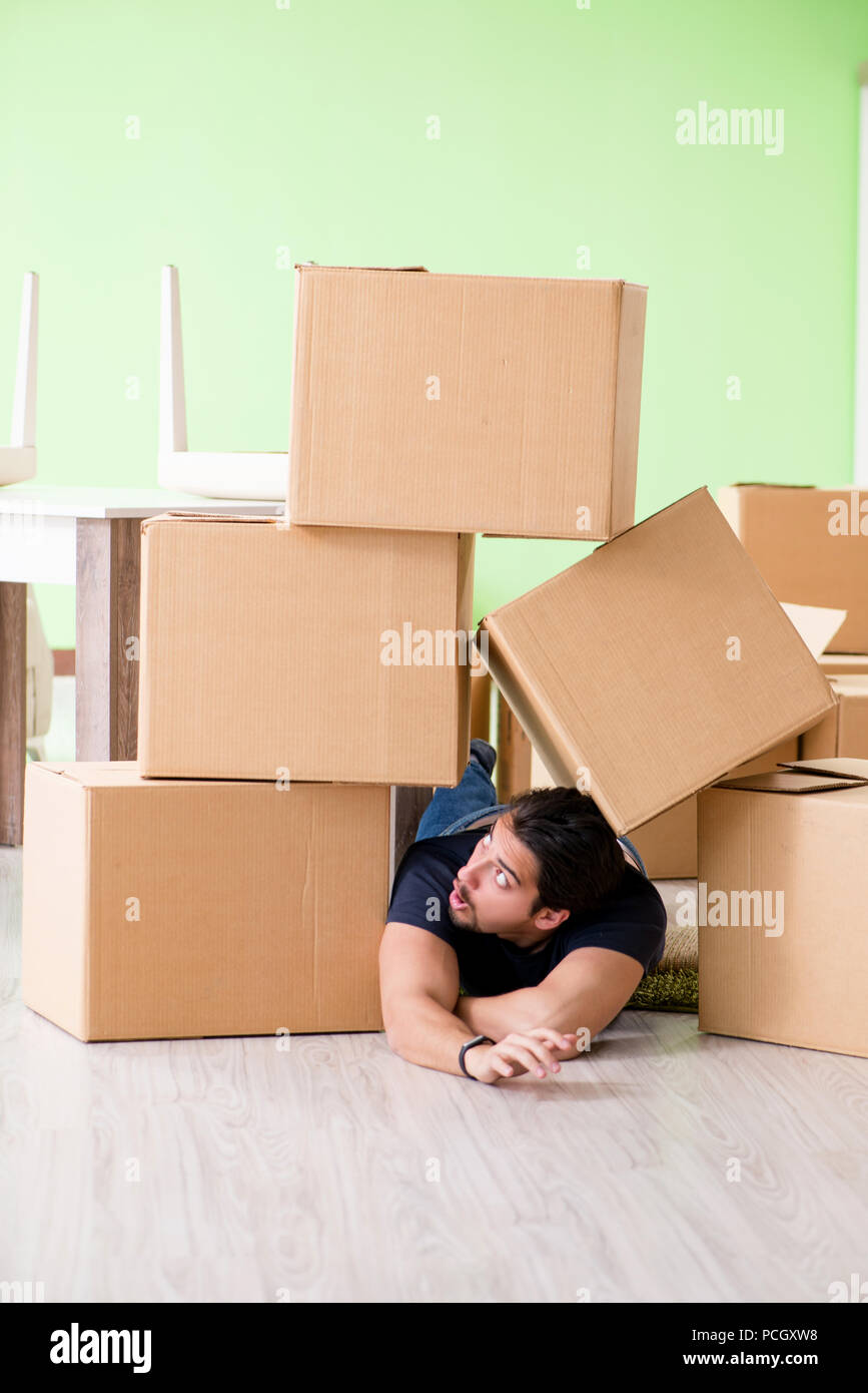 Delivery man falling stack boxes hi-res stock photography and images ...
