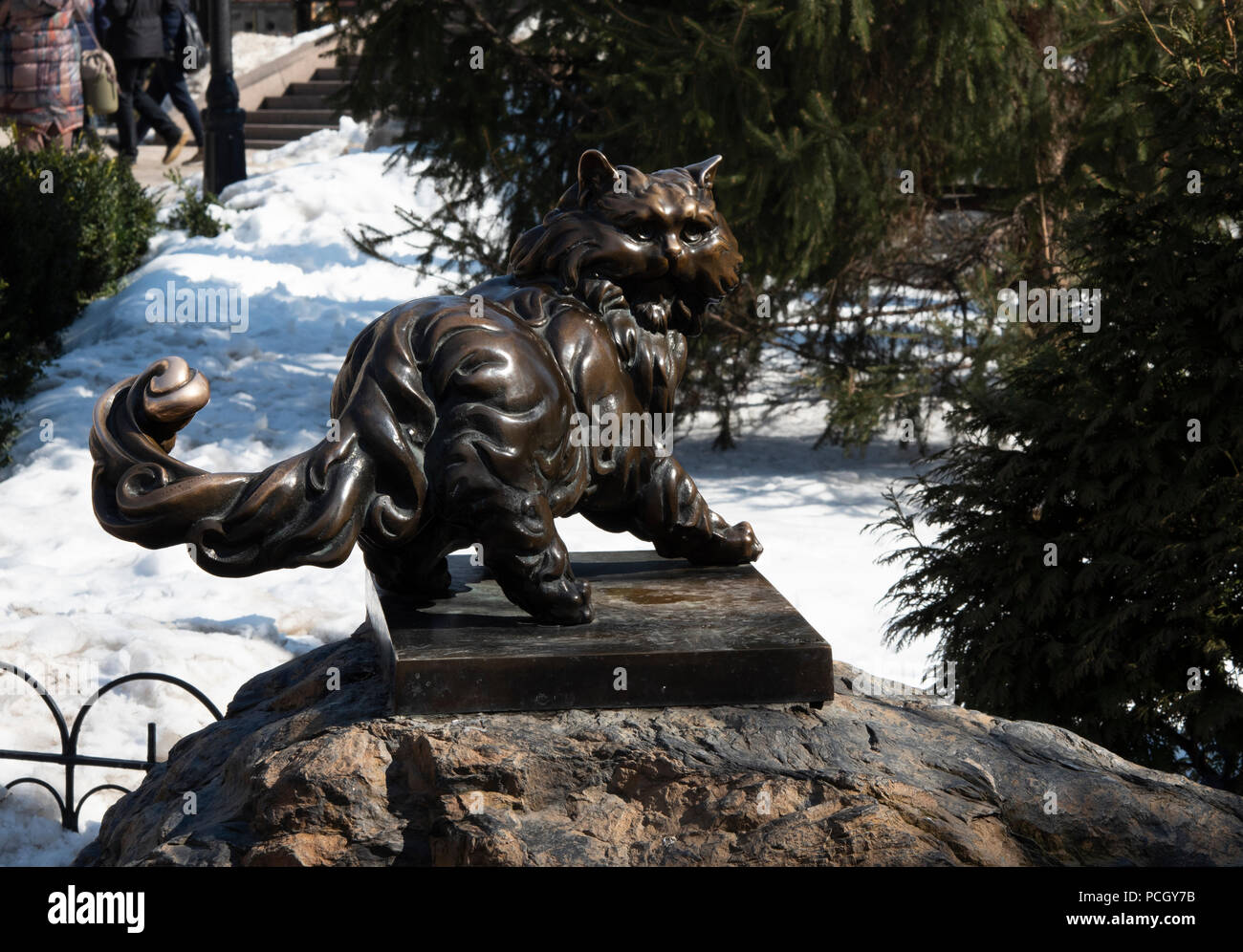 Lucky Cat statue, Golden Gate, Kiev, Ukraine Stock Photo - Alamy