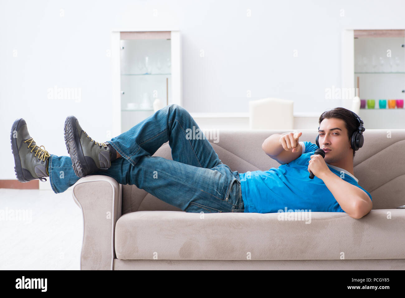 Teen home singing karaoke hi-res stock photography and images - Alamy
