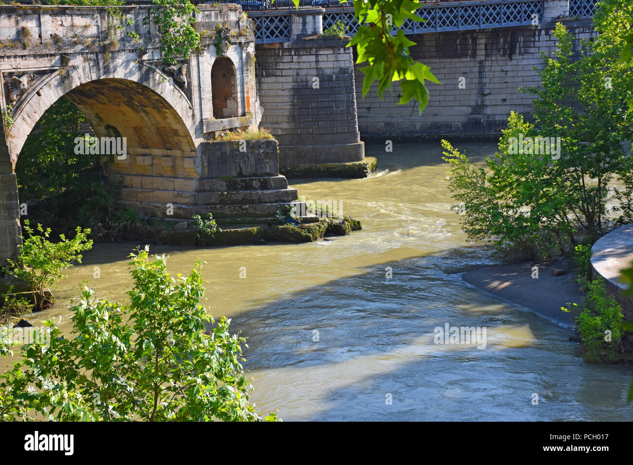Ponte rotto hi-res stock photography and images - Alamy