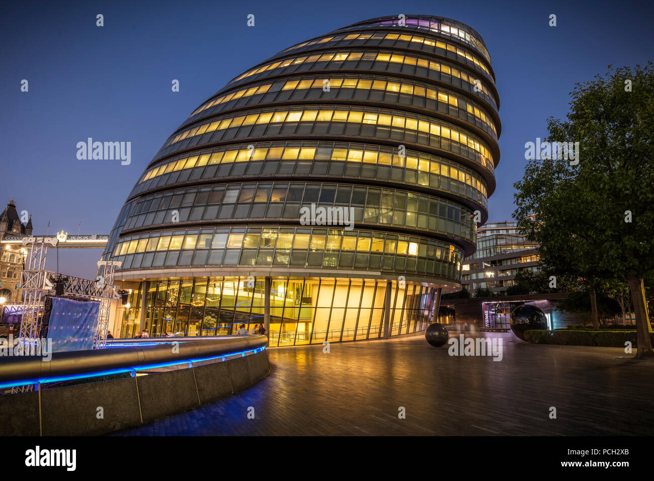 Night view of City Hall in London with wonderful blue sky and indoor ...