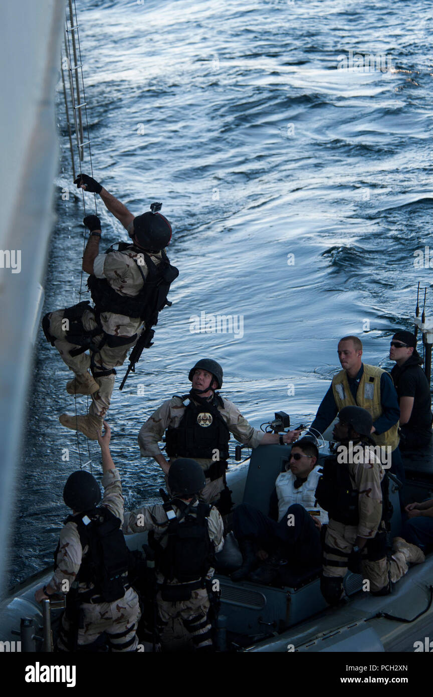 Us navy sea ark security boat hi-res stock photography and images - Alamy