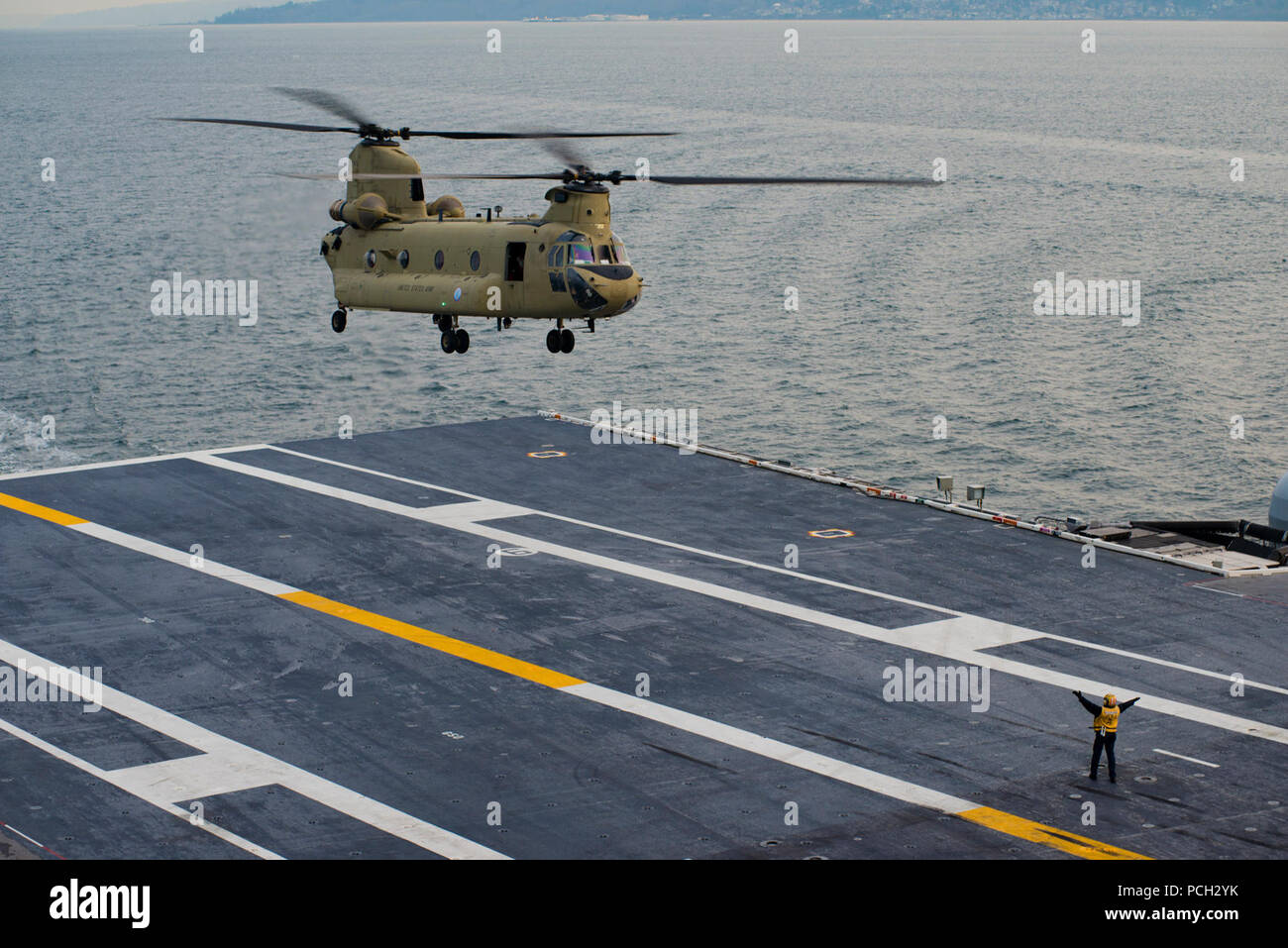 Uss chinook hi-res stock photography and images - Alamy