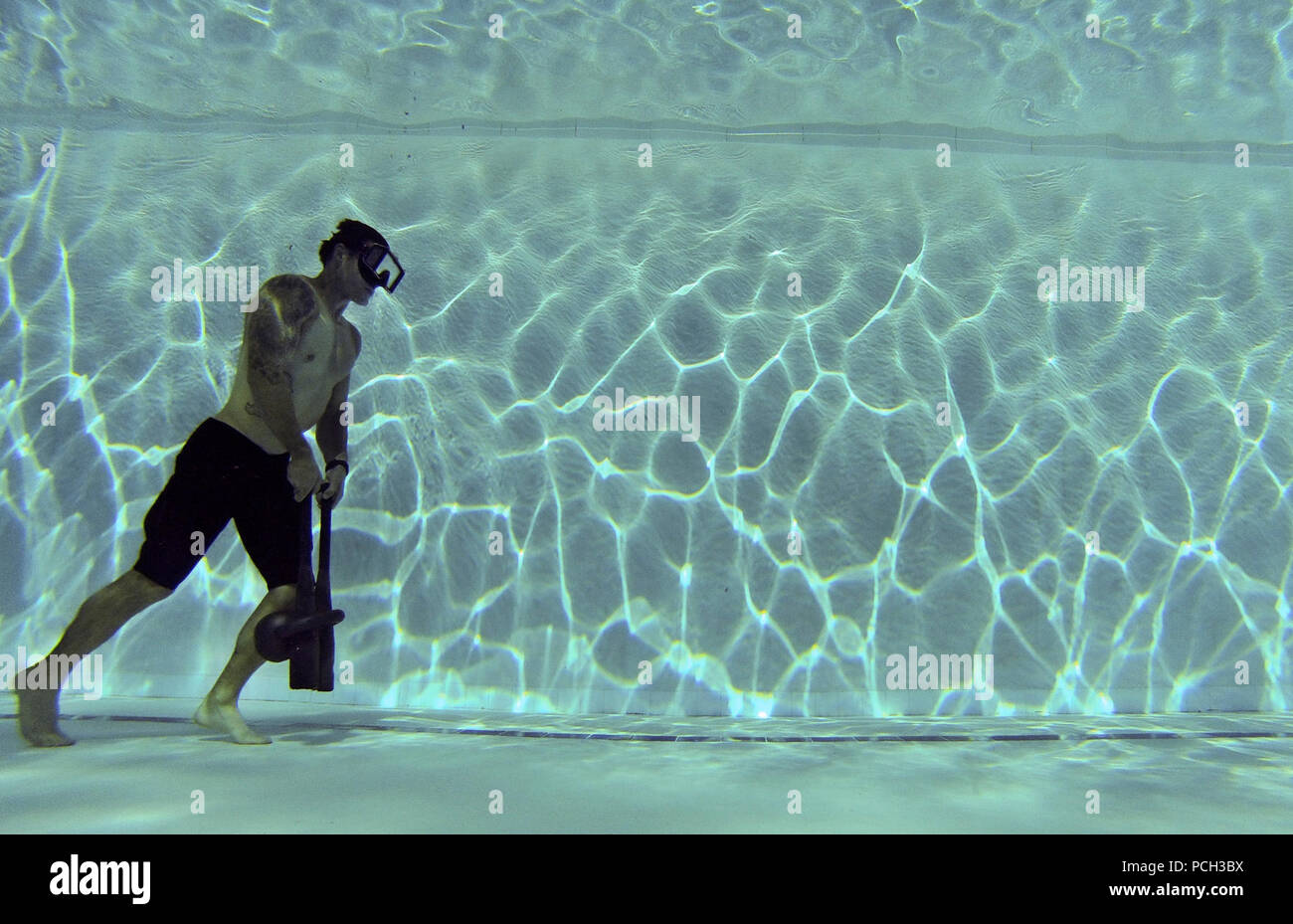 Afloat training group middle pacific hi-res stock photography and ...