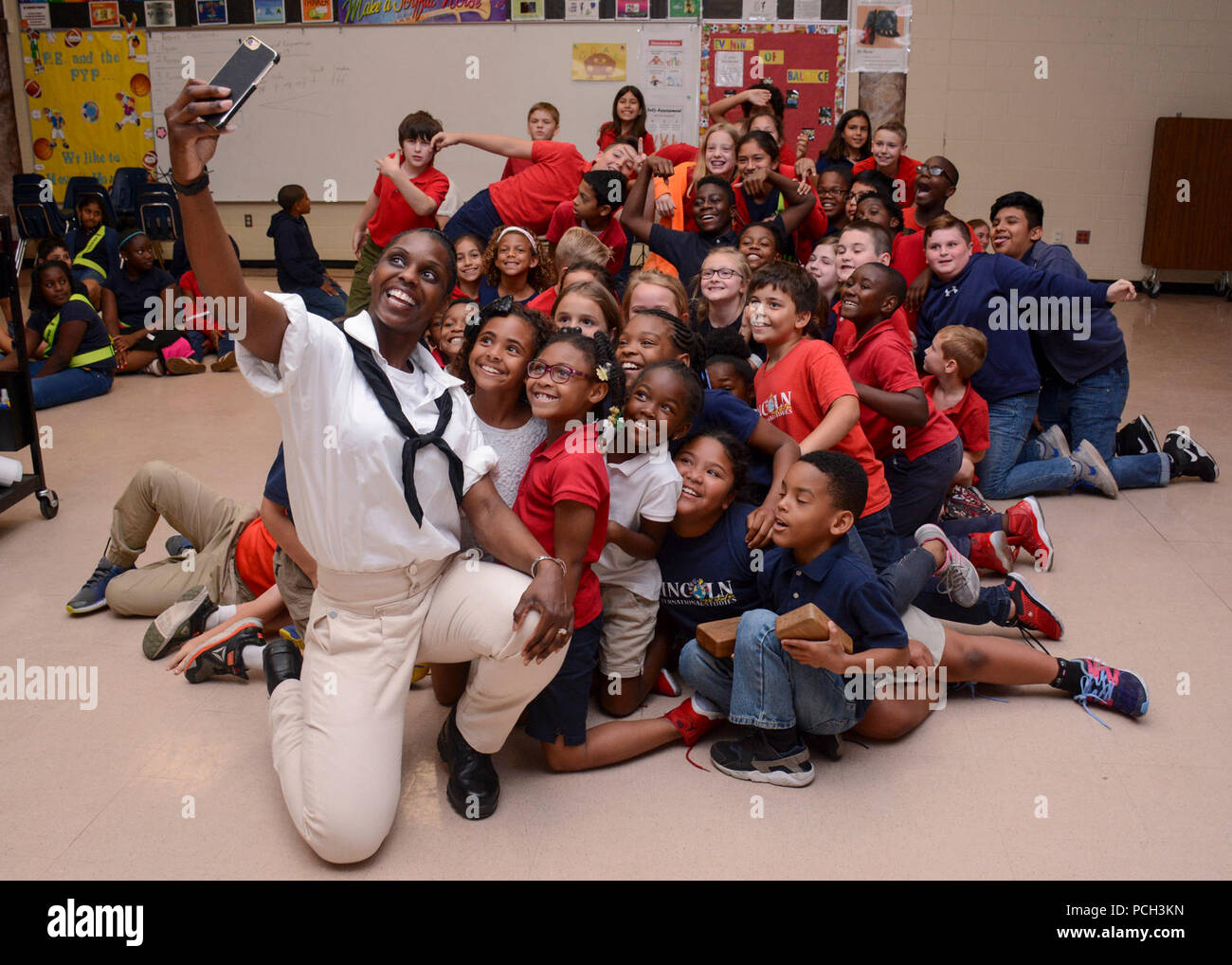 TAMPA, Fla. (May 10, 2018) Boatswain’s Mate 1st Class Amber Harned ...
