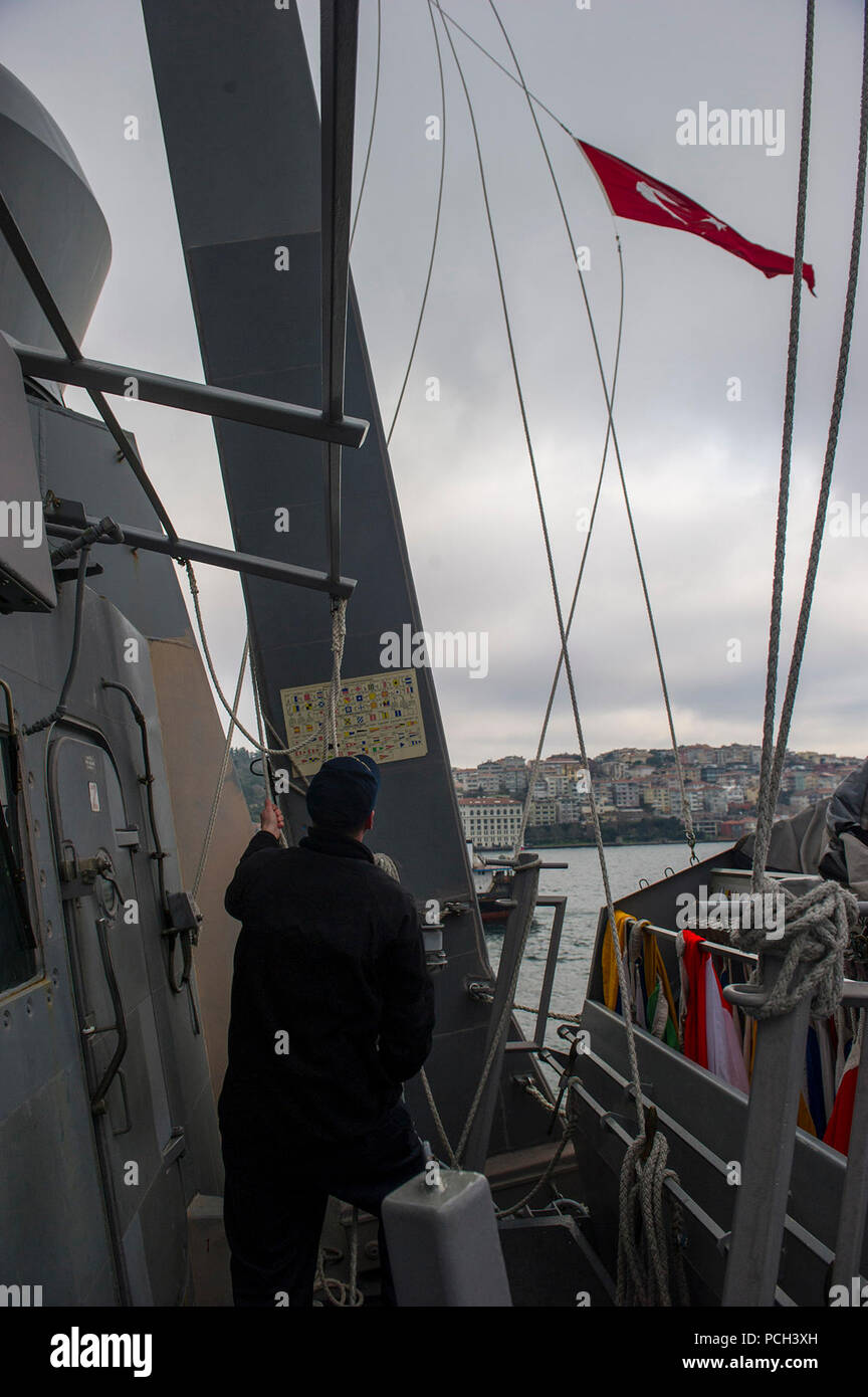 Uss truxtun hi-res stock photography and images - Alamy