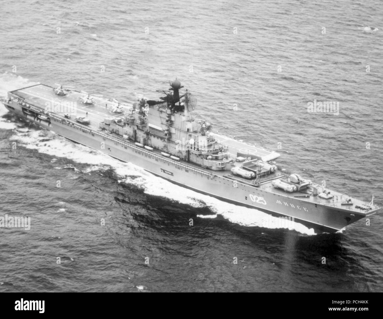 Soviet aircraft carrier minsk Black and White Stock Photos & Images - Alamy