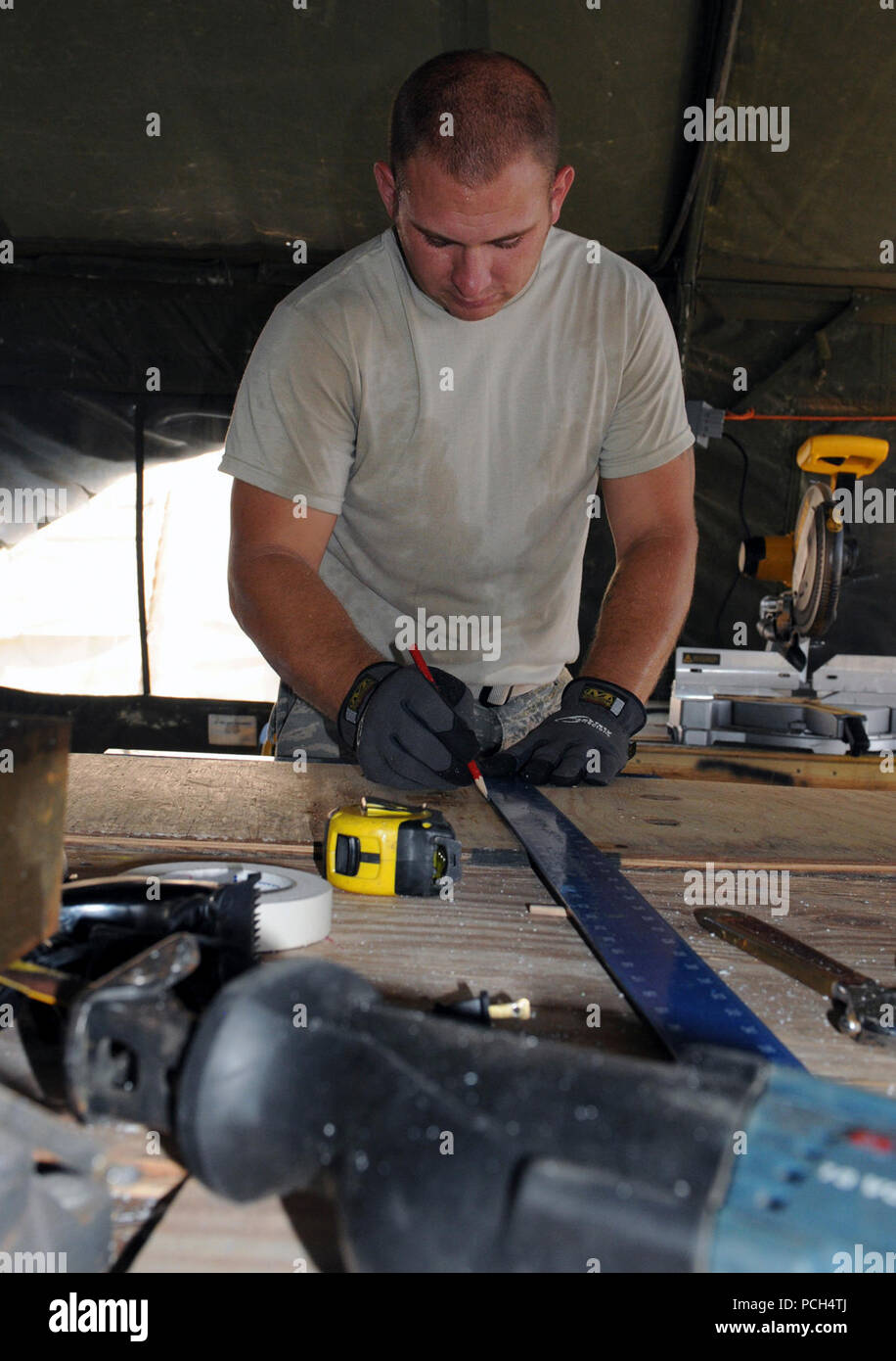 Base emergency engineer force hi-res stock photography and images - Alamy