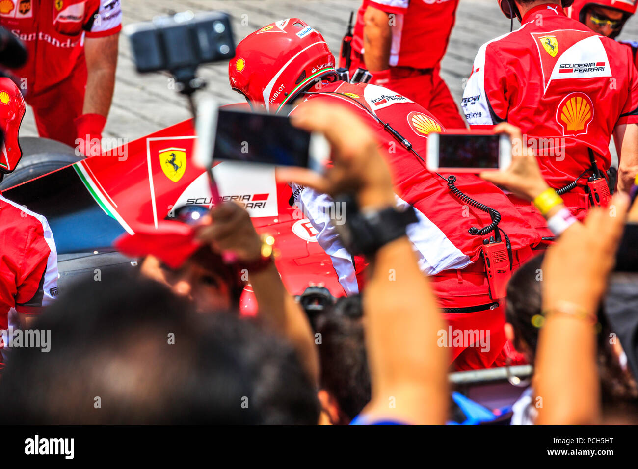 Mexico City, Mexico - July 08, 2015: Pit Crew on action, changing the ...